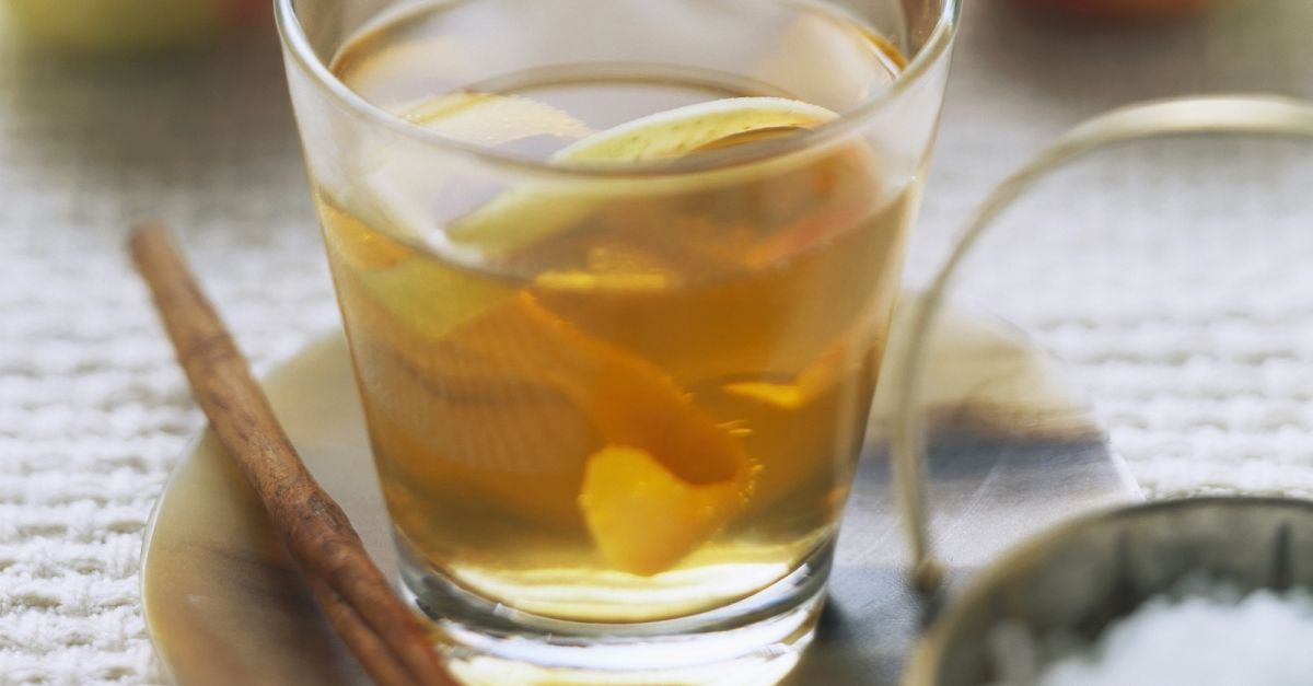 Apfeltee Rezept | EAT SMARTER