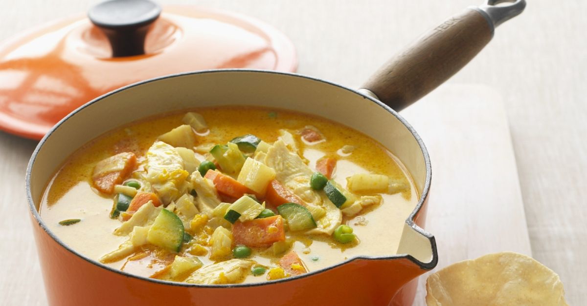 Curry-Gemüse-Suppe mit Hähnchen Rezept | EAT SMARTER