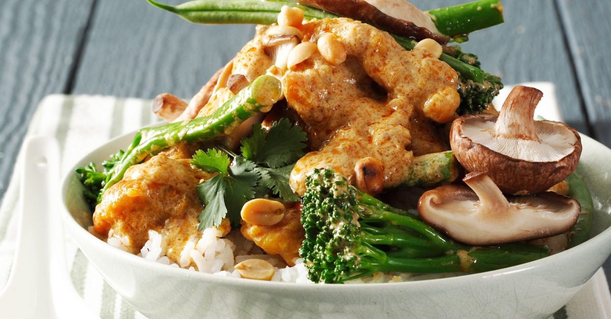 Curry mit Shiitake, Broccoli, Erdnüssen und Geflügelfleisch Rezept ...