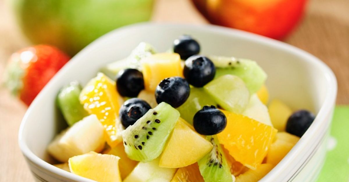 Fruchtsalat mit Honig Rezept | EAT SMARTER