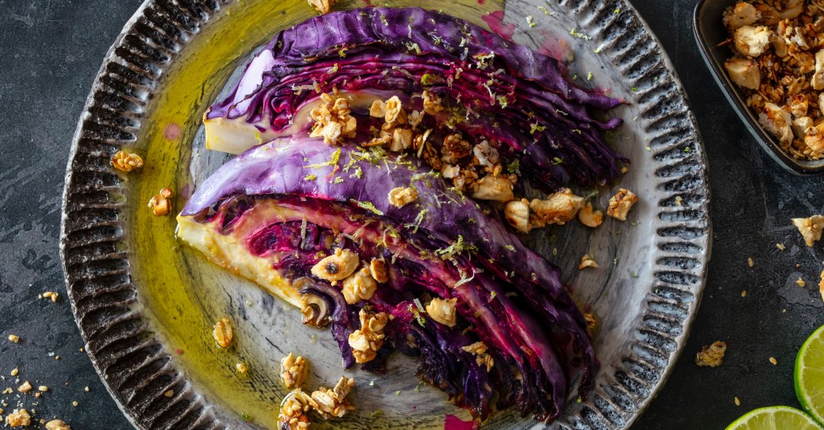 Gebackener Spitzkohl Rezept | EAT SMARTER