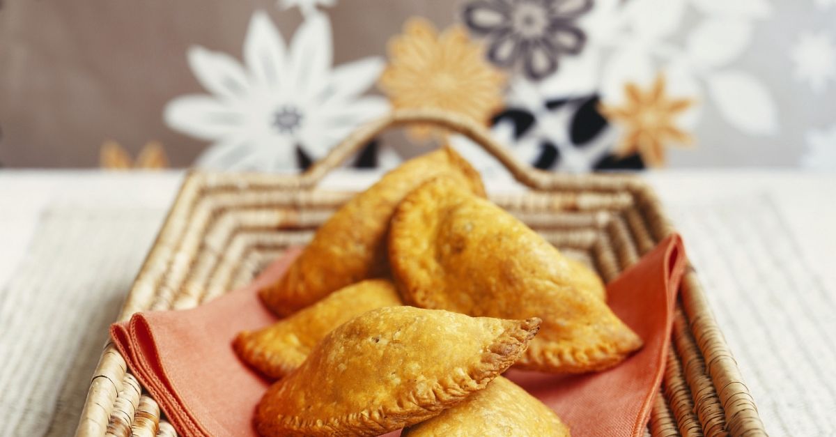 Gefüllte Teigtaschen nach Jamaikanischer Art Rezept | EAT SMARTER