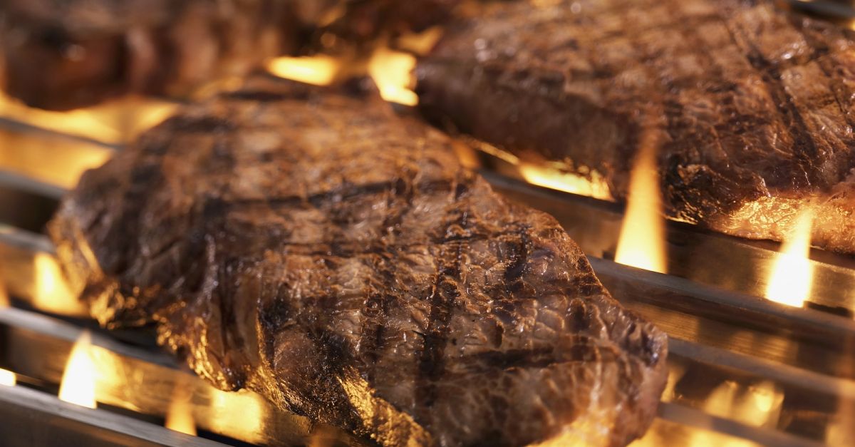 Gegrillte Rindersteaks Rezept | EAT SMARTER