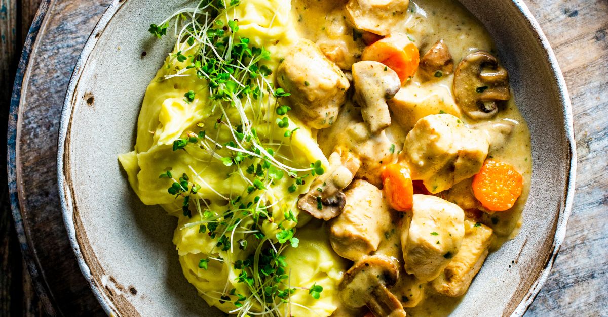 Hähnchengeschnetzeltes mit saurer Sahne Rezept | EAT SMARTER
