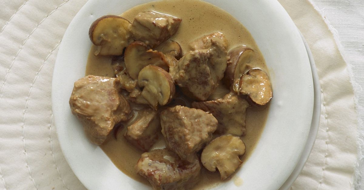 Kalbsgulasch mit Champignons Rezept | EAT SMARTER