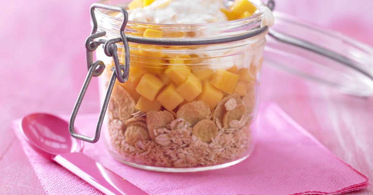 Kokos-Mango-Müsli Rezept | EAT SMARTER