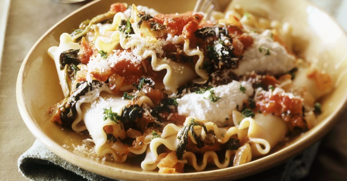 Lasagnette mit Ricotta, Tomaten und Spinat Rezept | EAT SMARTER