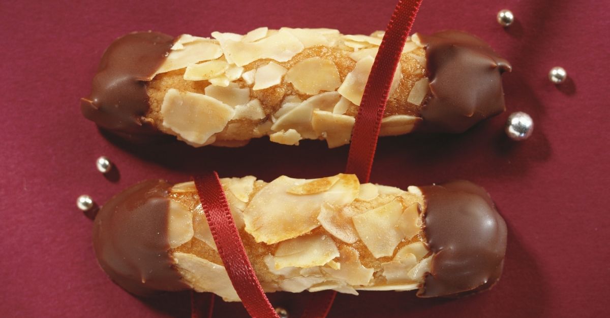 Marzipan-Schoko-Stangen Rezept | EAT SMARTER
