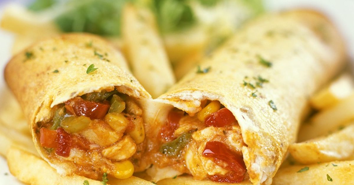 Mexico-Wraps mit selbstgemachten Pommes Rezept | EAT SMARTER