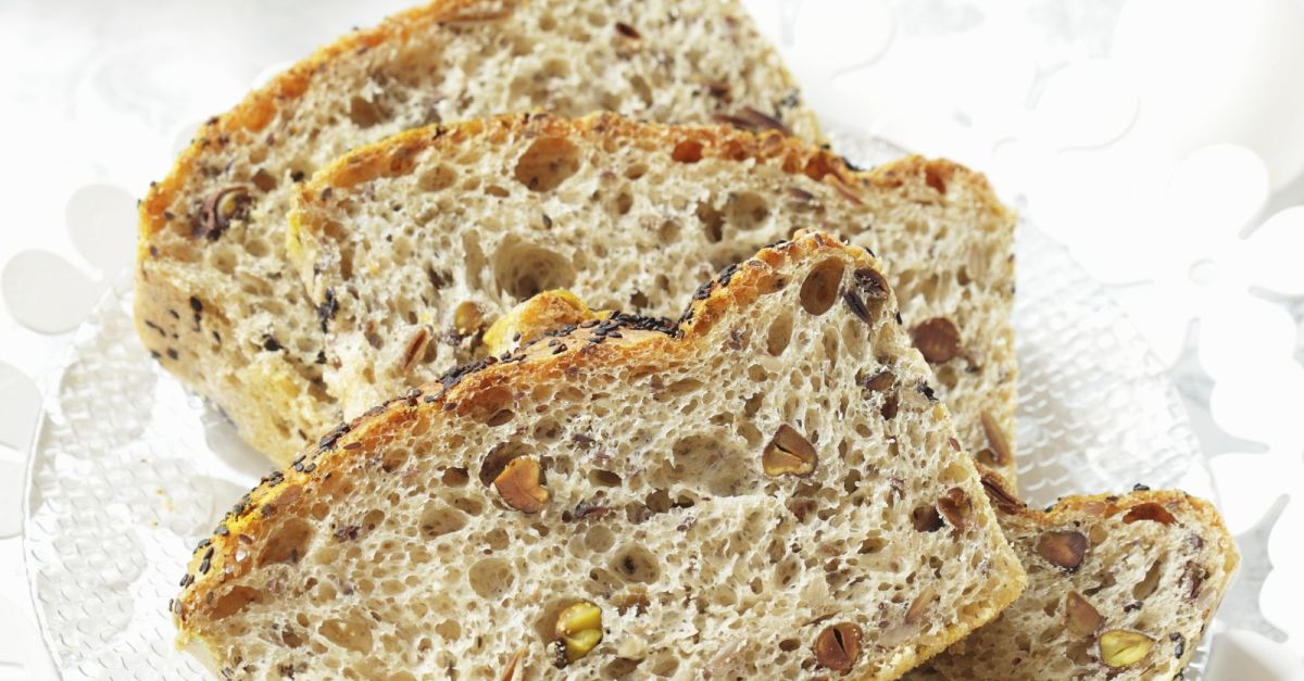 Mohn-Nuss-Brot zu Ostern Rezept | EAT SMARTER