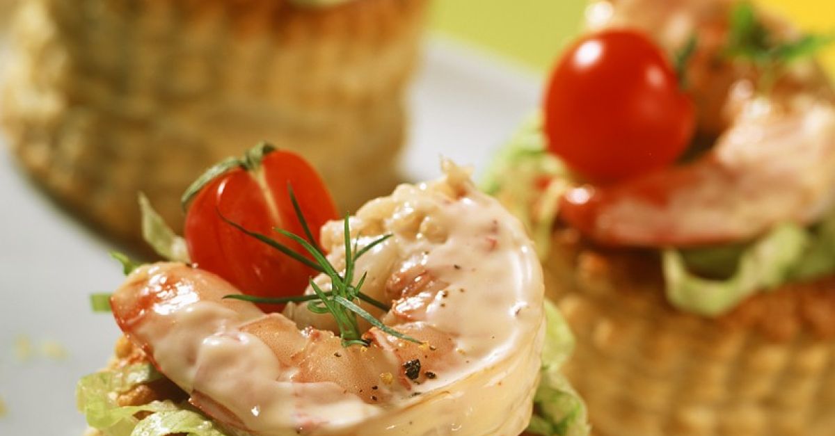 Pastetchen mit Shrimpscocktail Rezept | EAT SMARTER