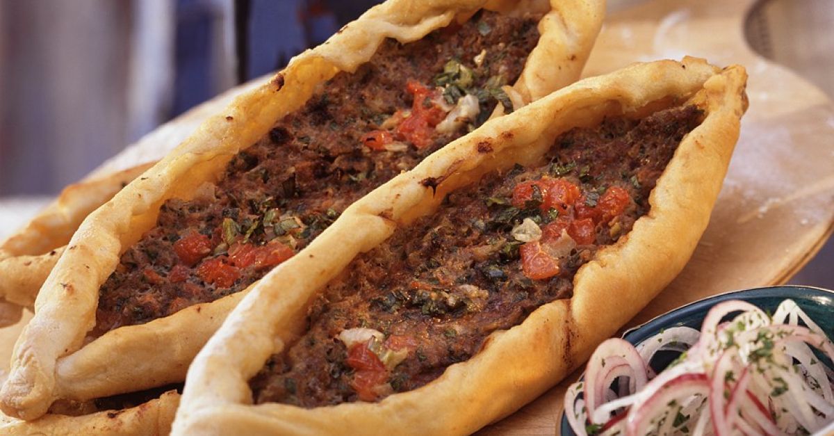 Pide mit Hackfleisch Rezept | EAT SMARTER