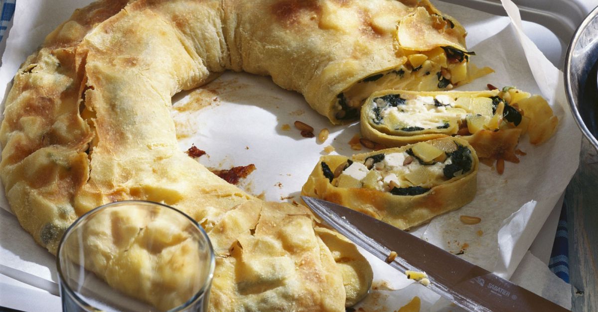 Pikanter Spinat-Feta-Strudel Rezept | EAT SMARTER