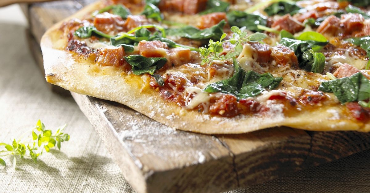 Pizza mit Spinat und Schinken Rezept | EAT SMARTER