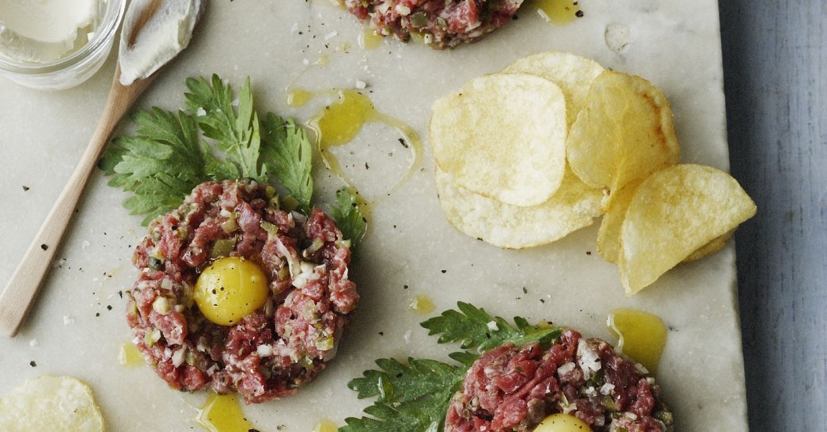 Rinderhackfleisch mit Ei Rezept | EAT SMARTER