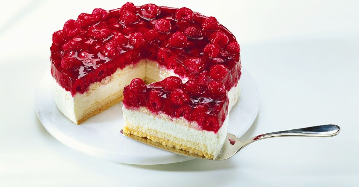 Sahnetorte mit Beeren Rezept | EAT SMARTER
