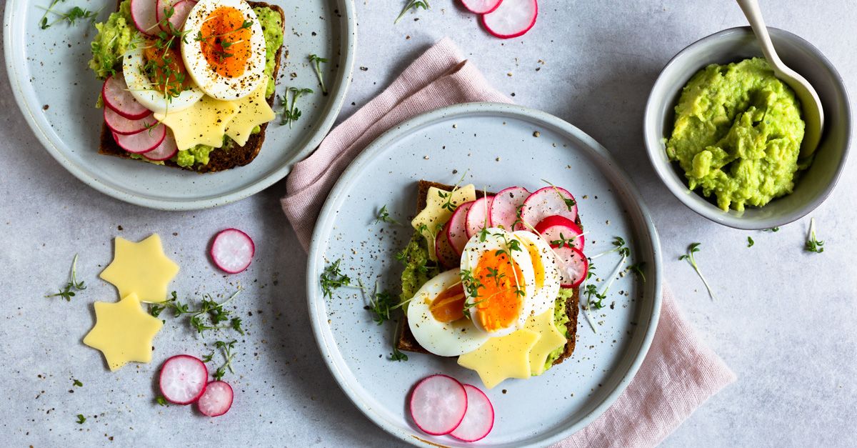 Avocado-Smørrebrød mit Ei: Stulle mal anders! Rezept | EAT SMARTER