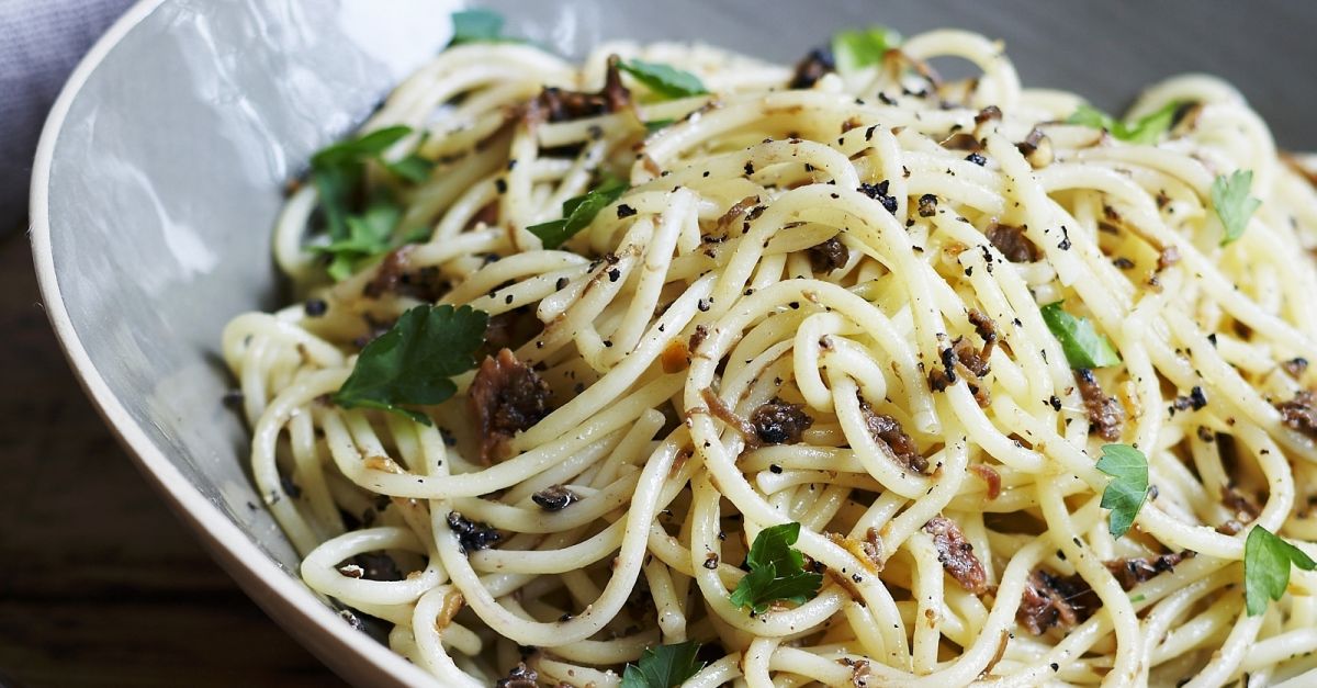 Spaghetti mit Trüffelpaste Rezept | EAT SMARTER