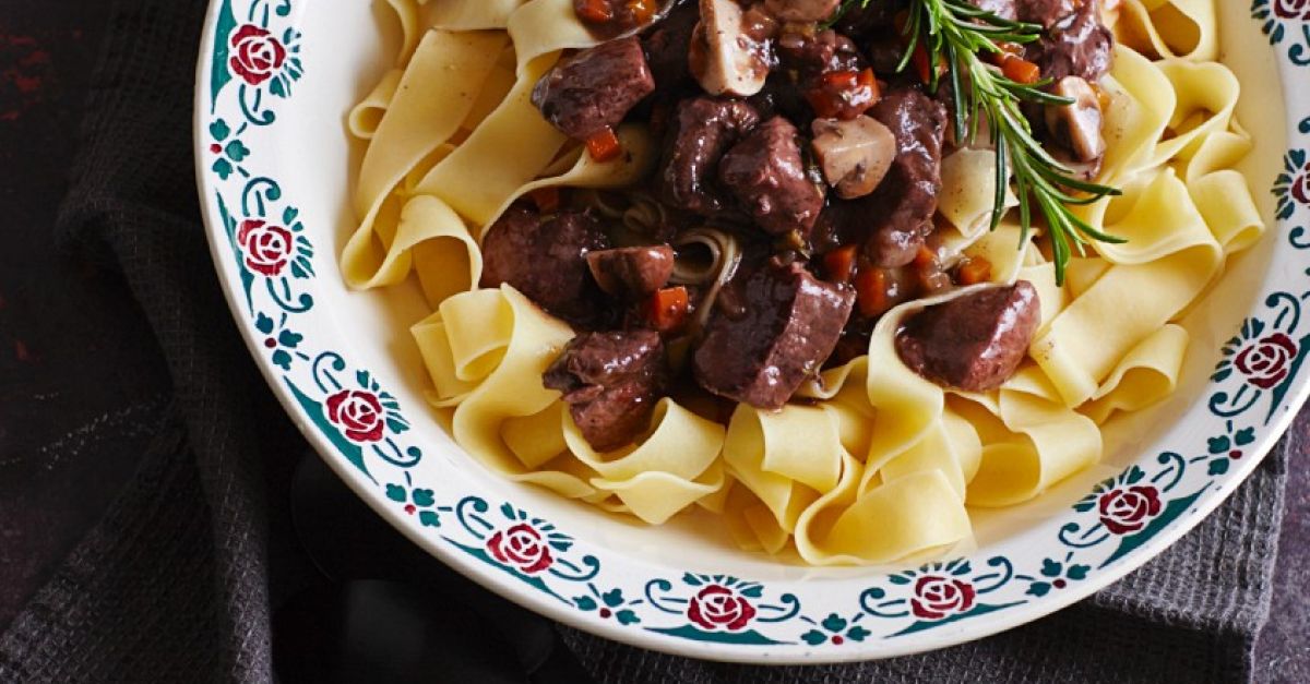 Wildragout mit Bandnudeln Rezept | EAT SMARTER