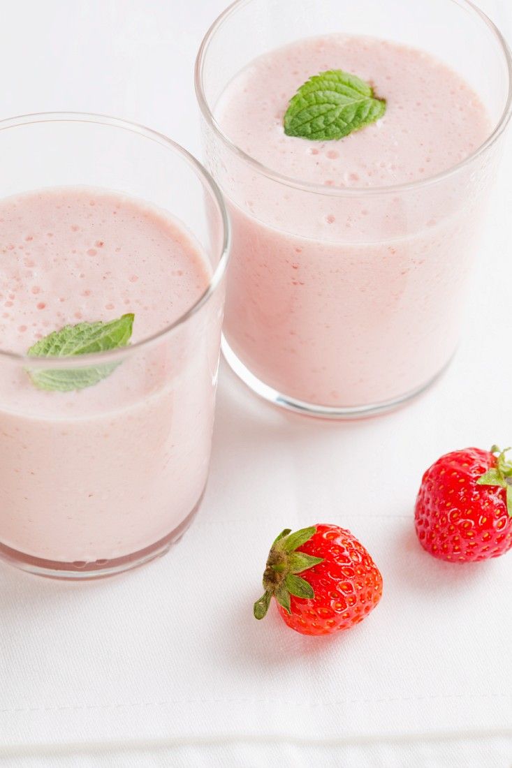 Erdbeershake mit Eis Rezept | EAT SMARTER
