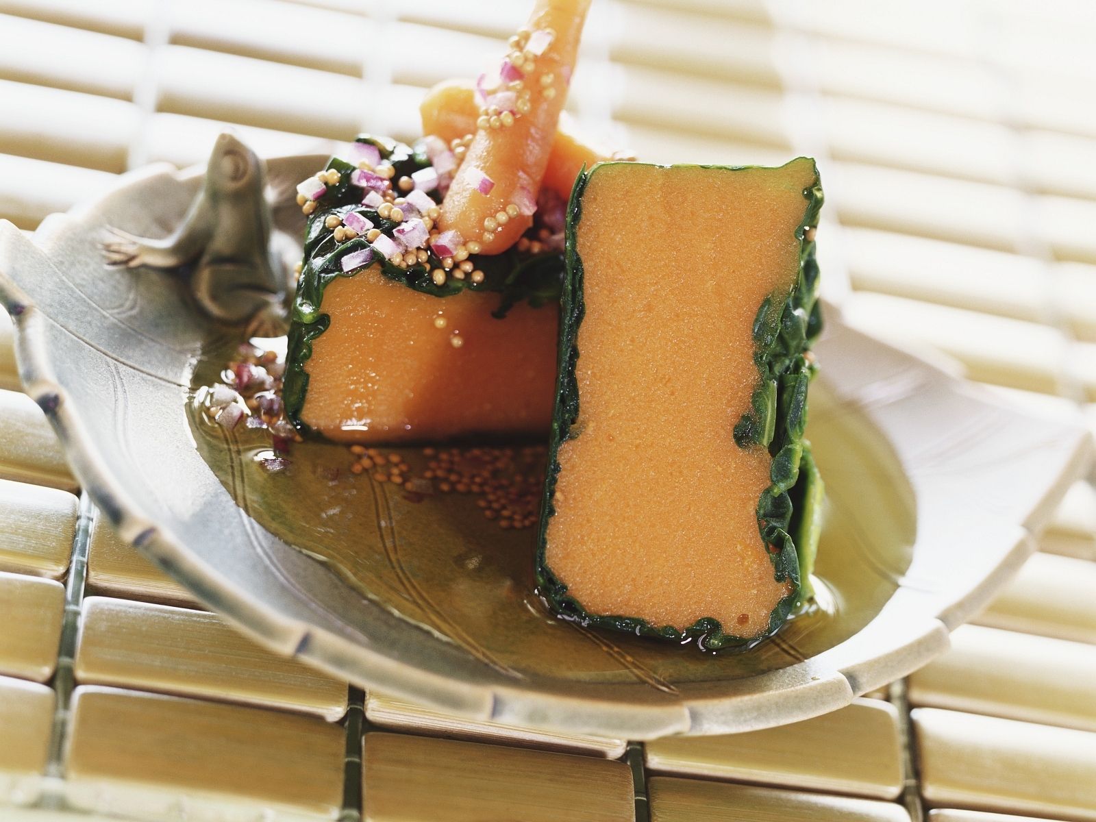 Karottenflan in Spinathülle Rezept | EAT SMARTER