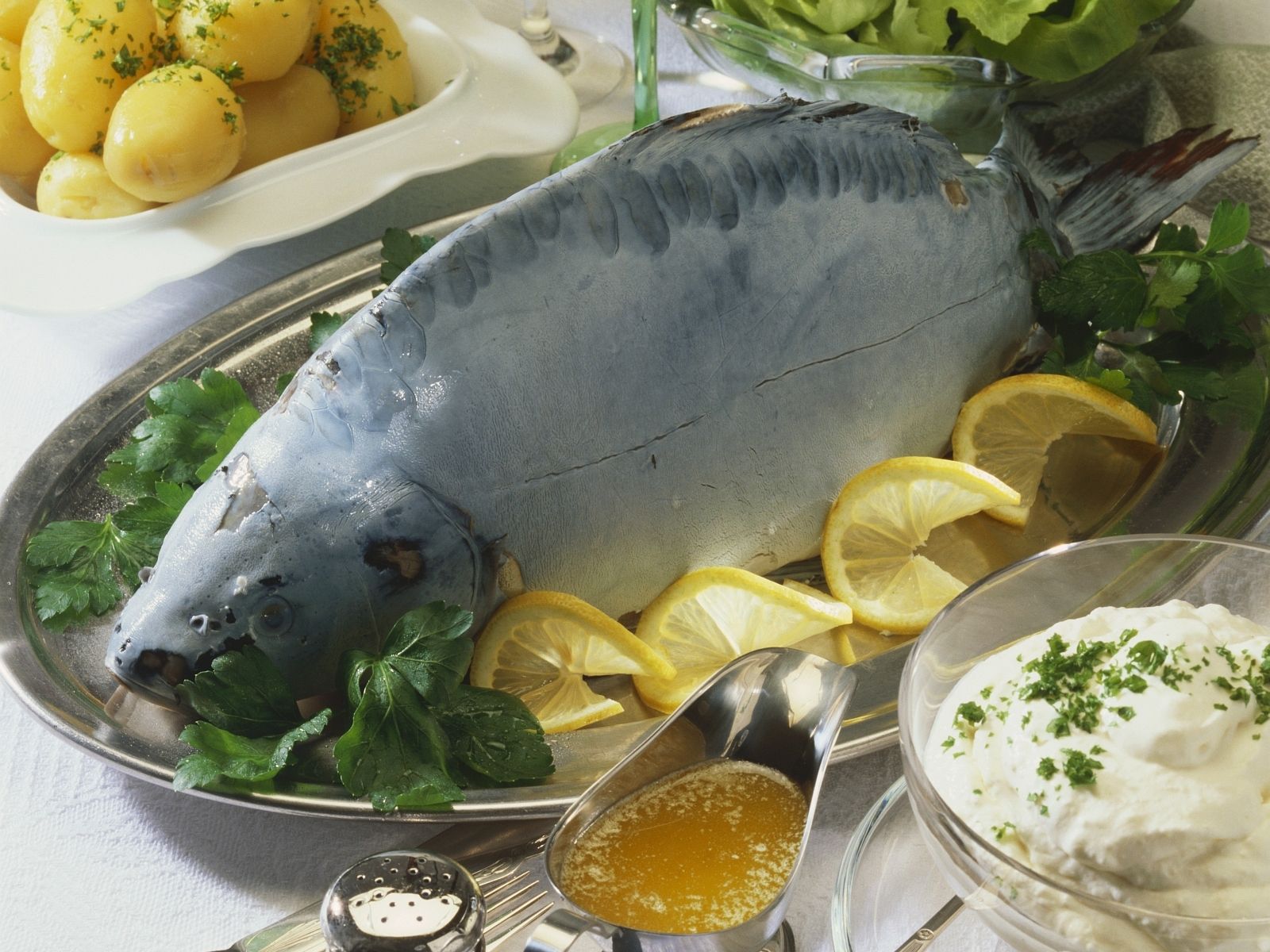 Karpfen blau mit Mehrrettichsahne Rezept | EAT SMARTER