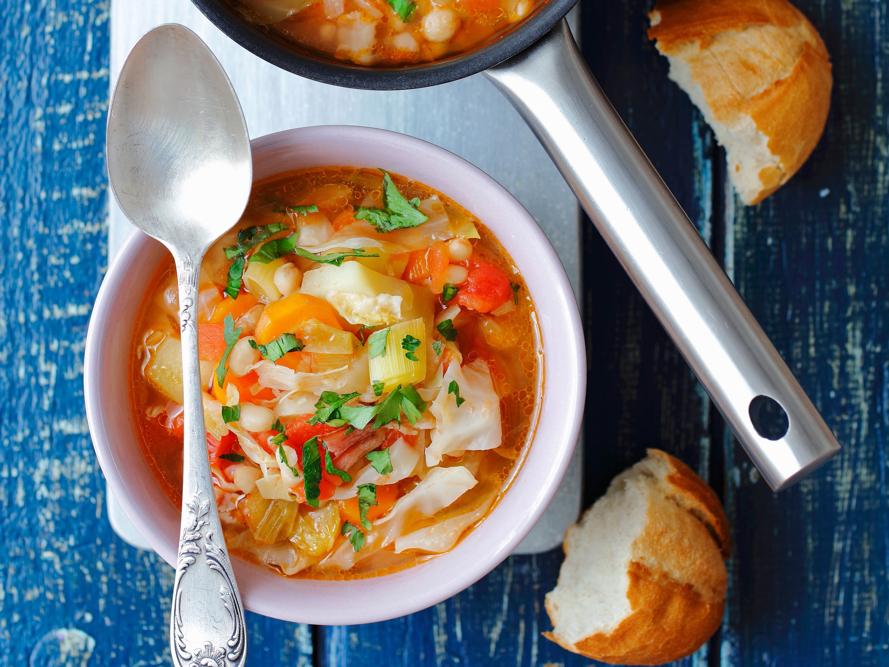 Kohlsuppe Rezept | EAT SMARTER