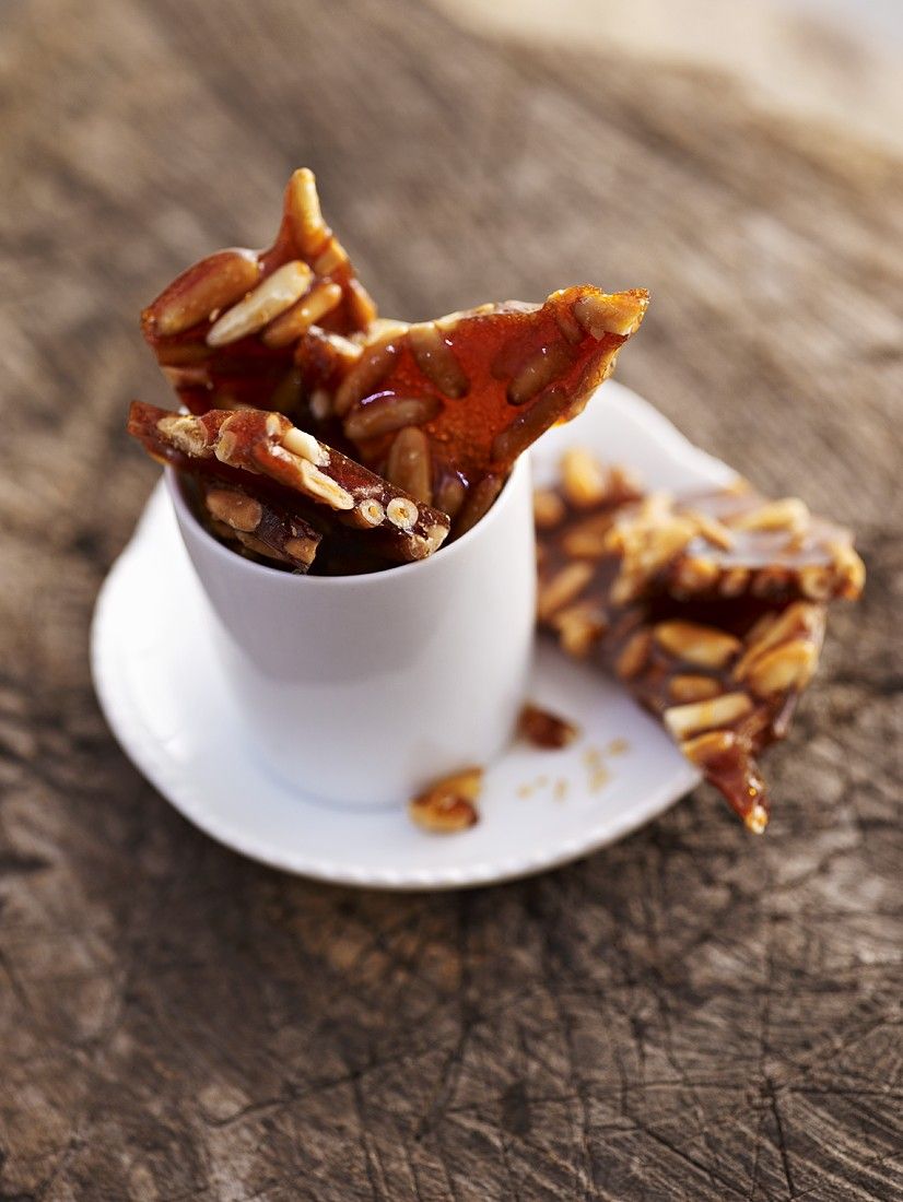 Krokant mit Pinienkernen Rezept | EAT SMARTER