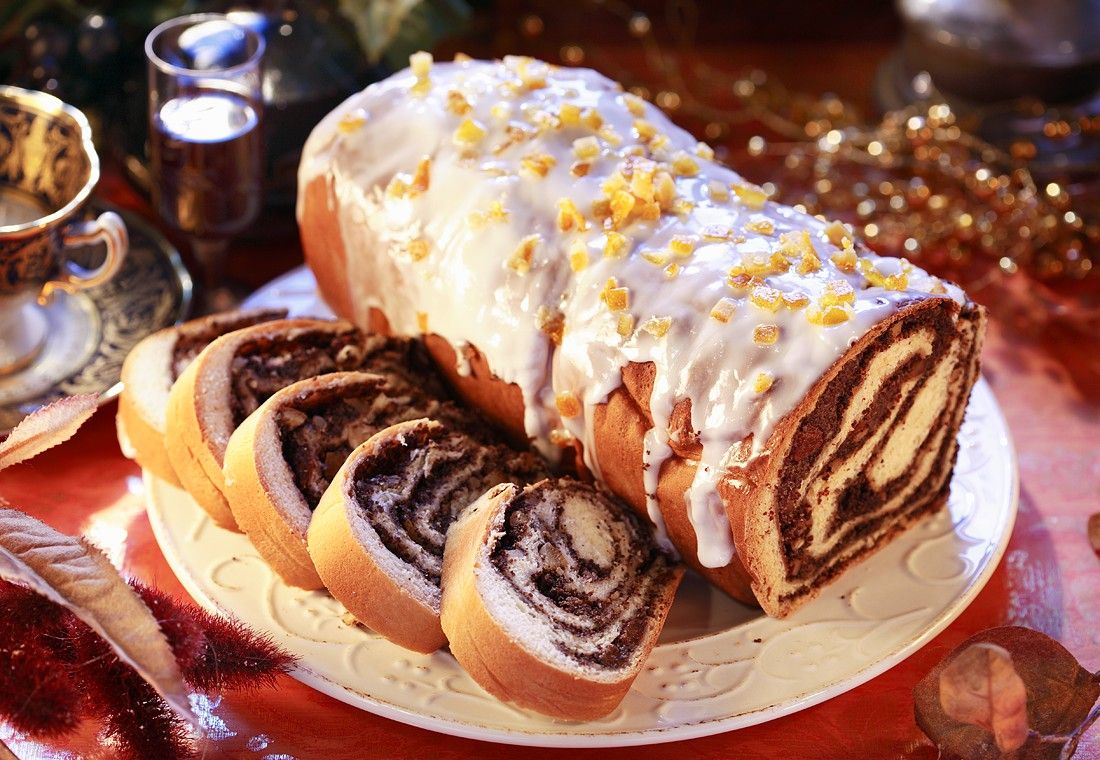 Mohnstollen mit Zuckerglasur Rezept | EAT SMARTER