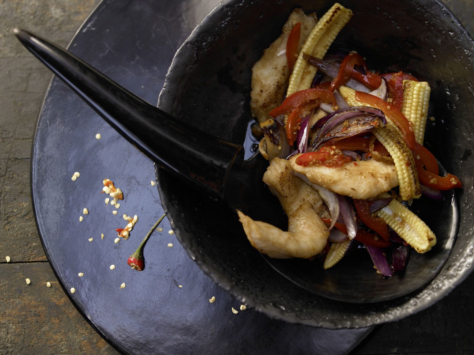 Pangasiusfilet aus dem Wok Rezept | EAT SMARTER