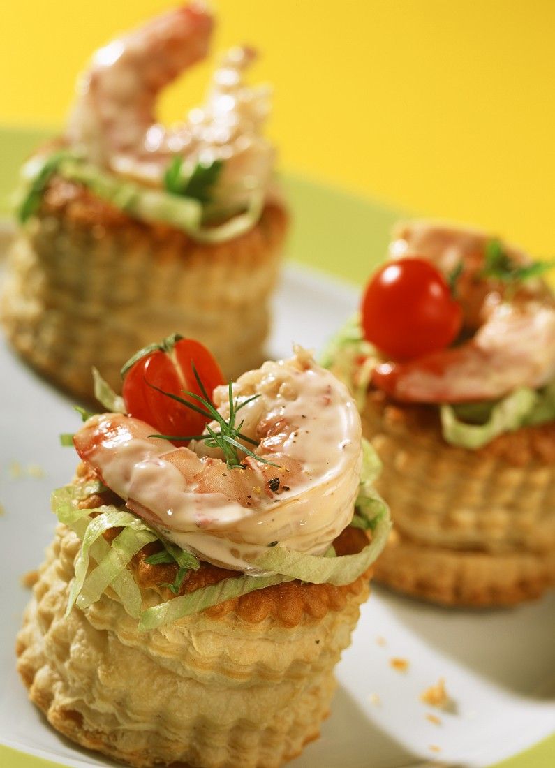 Pastetchen mit Shrimpscocktail Rezept | EAT SMARTER