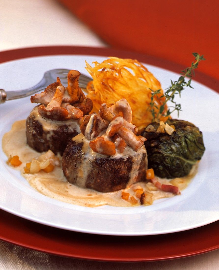 Reh mit Pfifferlingsauce Rezept | EAT SMARTER