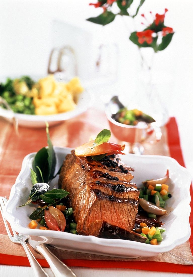 Rinderlendenbraten Rezept | EAT SMARTER
