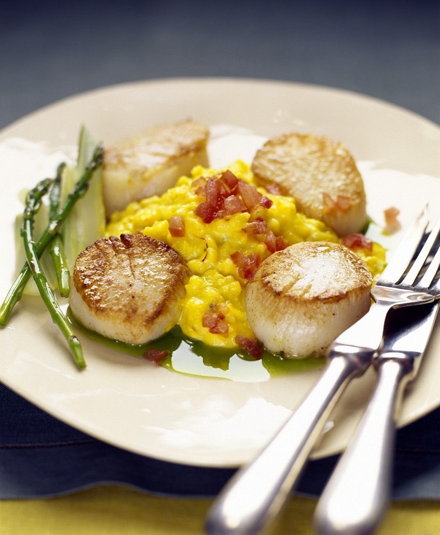 Safranrisotto mit Jakobsmuscheln Rezept | EAT SMARTER