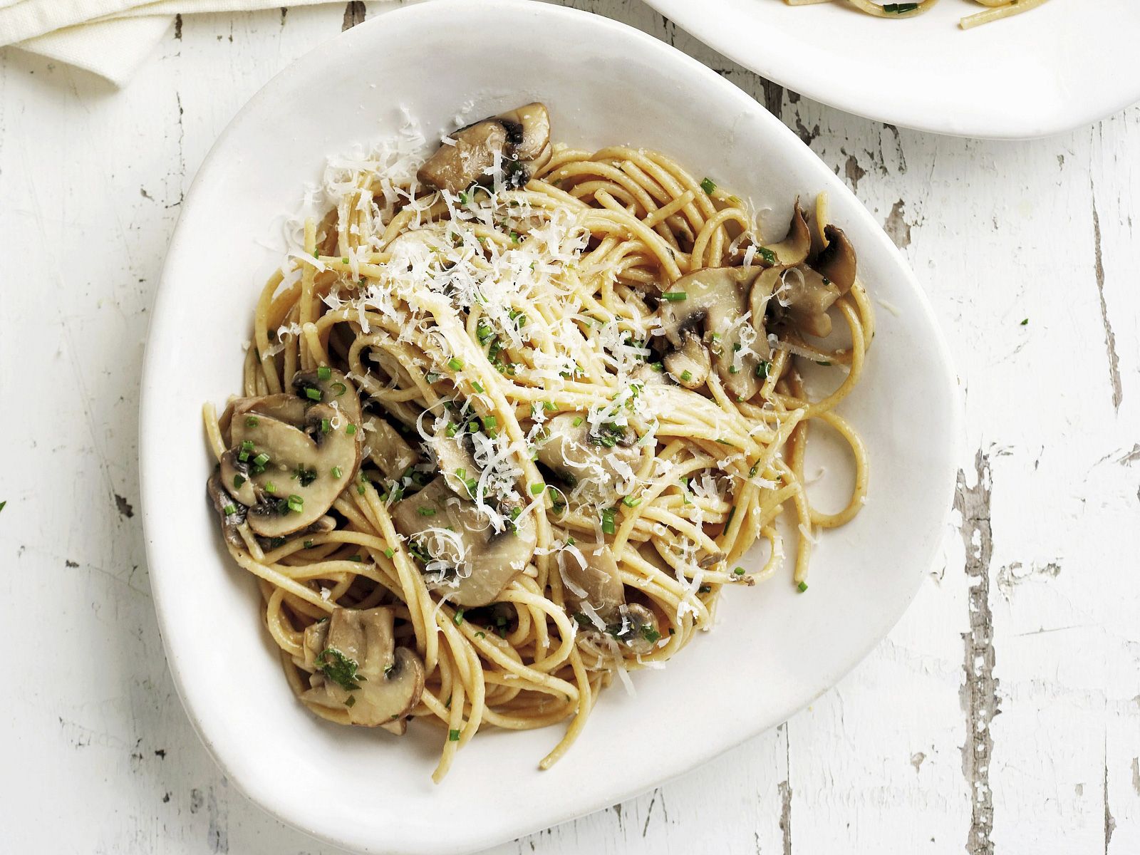 Spaghetti mit Pilzen Rezept | EAT SMARTER