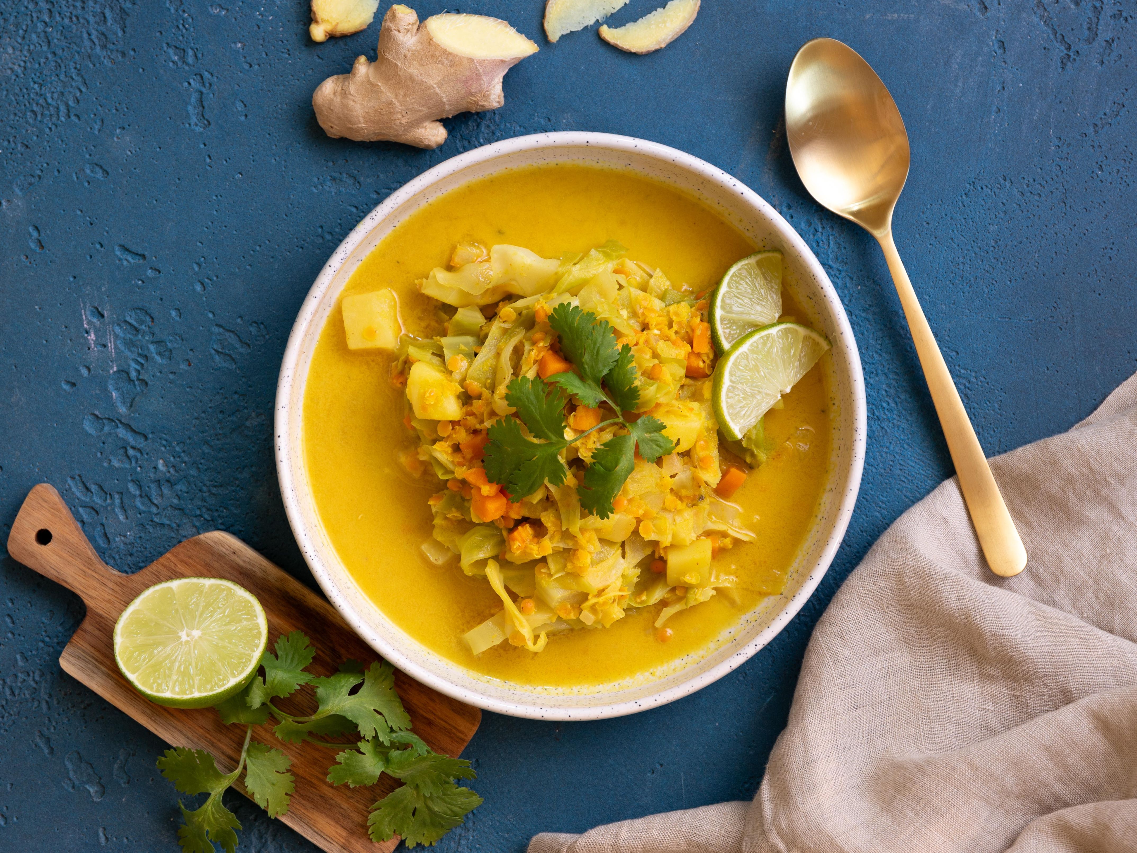 Spitzkohl-Curry Rezept | EAT SMARTER
