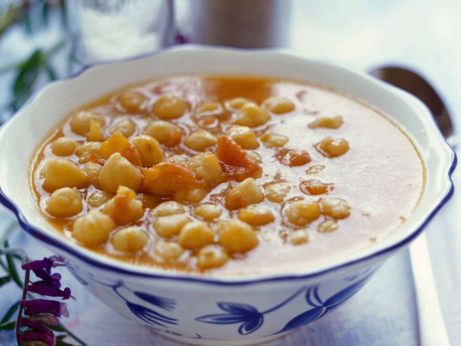 Suppe mit Kichererbsen Rezept | EAT SMARTER