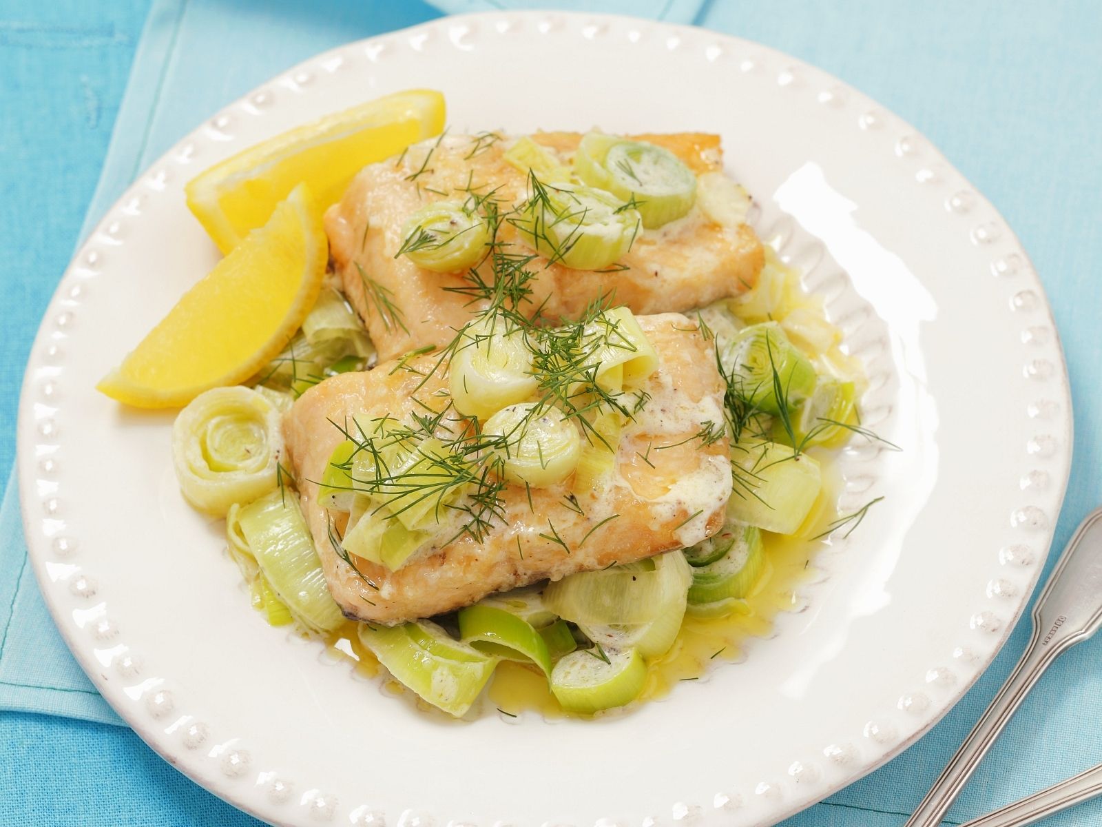 Wildlachs mit Lauch Rezept | EAT SMARTER