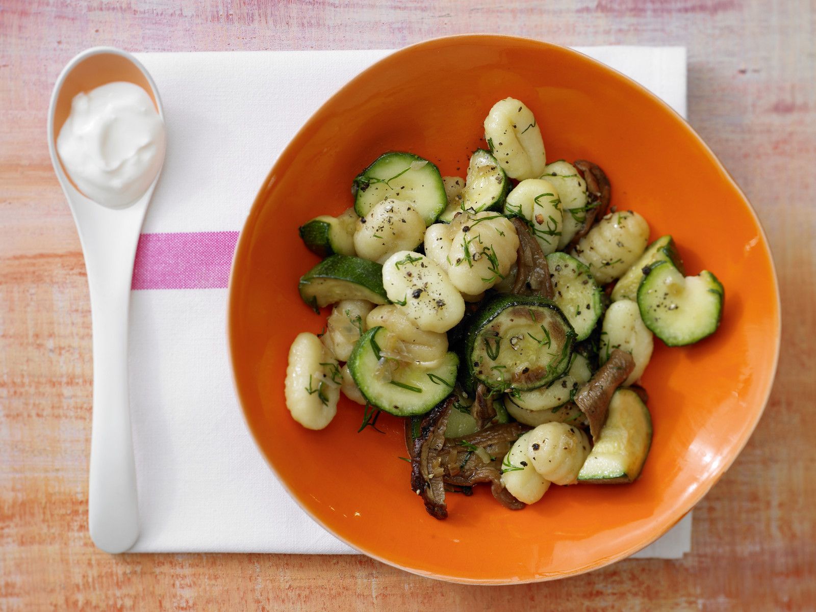Zucchini-Pfanne Rezept | EAT SMARTER